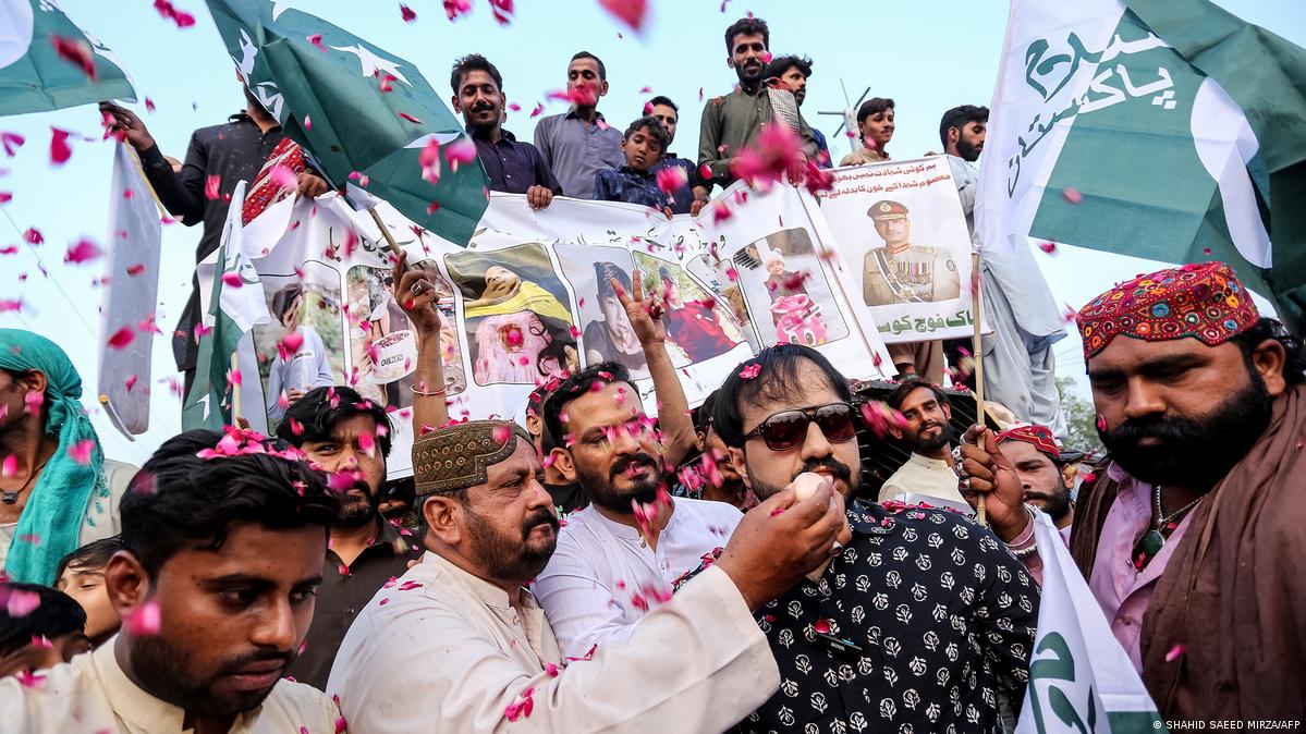 How the Kashmir conflict impacts Indian, Pakistani politics – DW – 05 ...