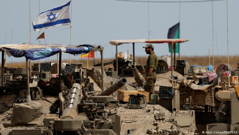 Amid calls for arms embargo, who supplies Israel's weapons? – DW – 05 ...