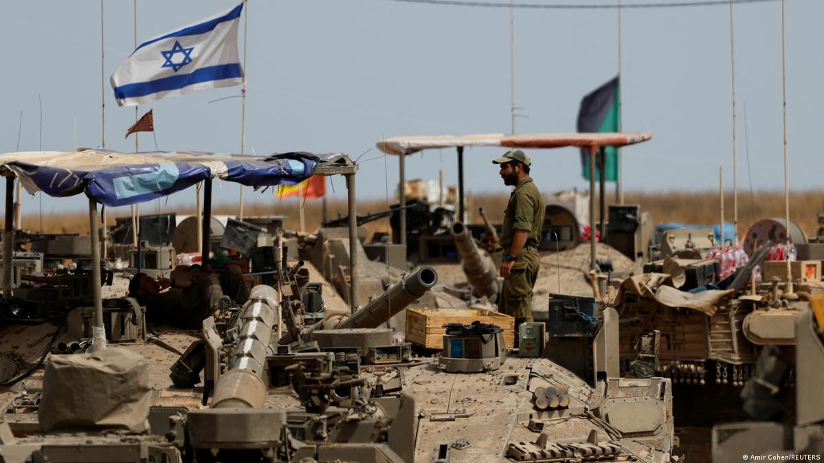 Amid calls for arms embargo, who supplies Israel's weapons? – DW – 05 ...