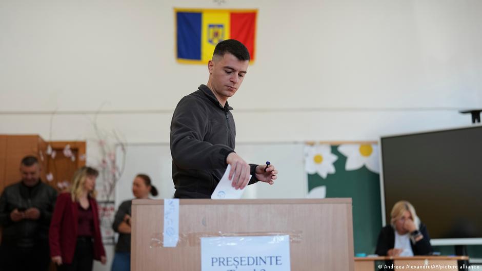 Ce poate să învețe SUA de la România despre alegeri corecte – DW – 23. ...