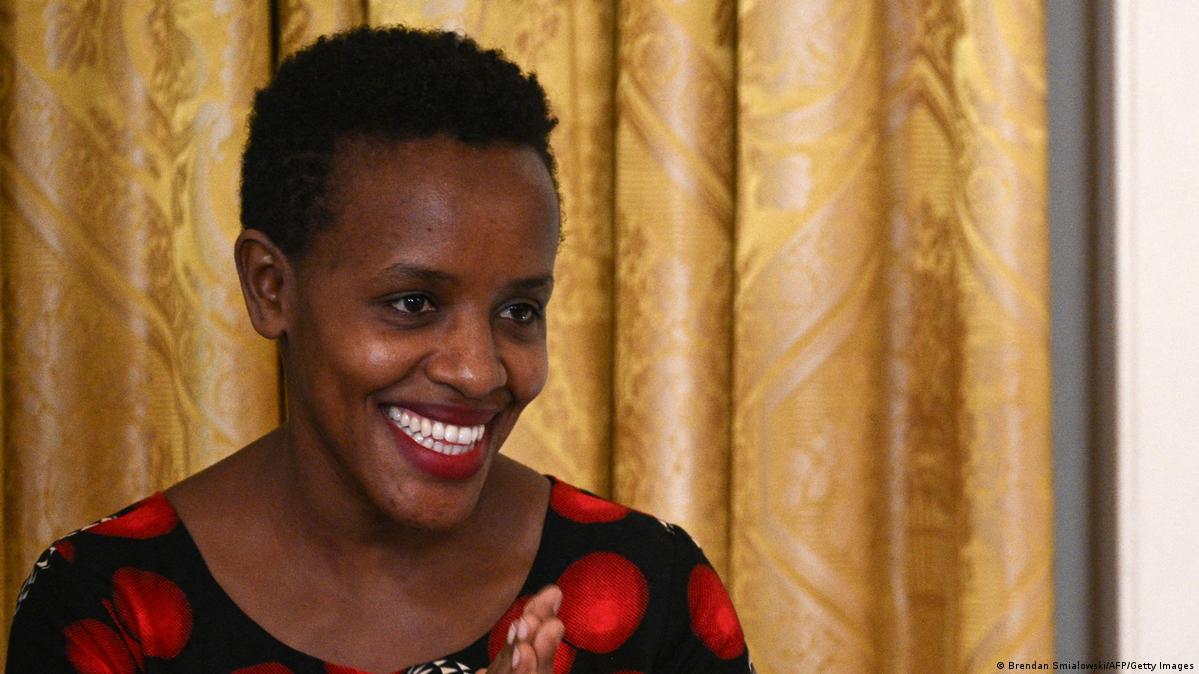 Ugandan activist freed by Tanzania, 'indications of torture' – DW – 05 ...