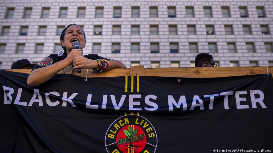 Activists mark fifth anniversary of George Floyd murder – DW – 05/25/2025