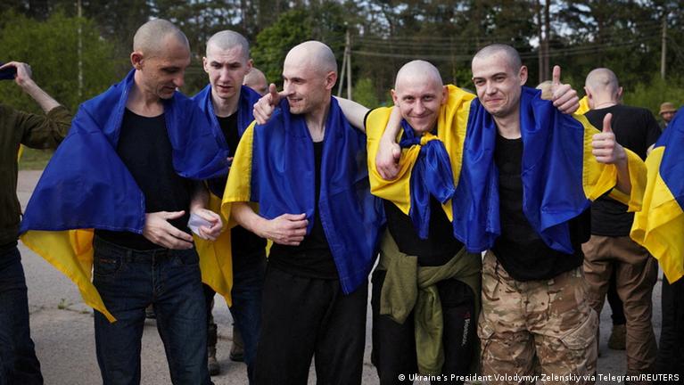Ukraine, Russia carry out biggest-ever prisoner swap
