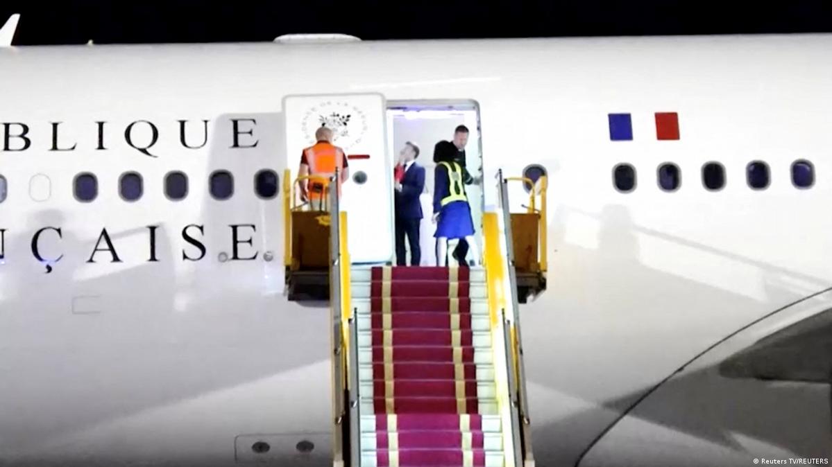 Macron denies 'domestic dispute' after wife's face push – DW – 05/26/2025