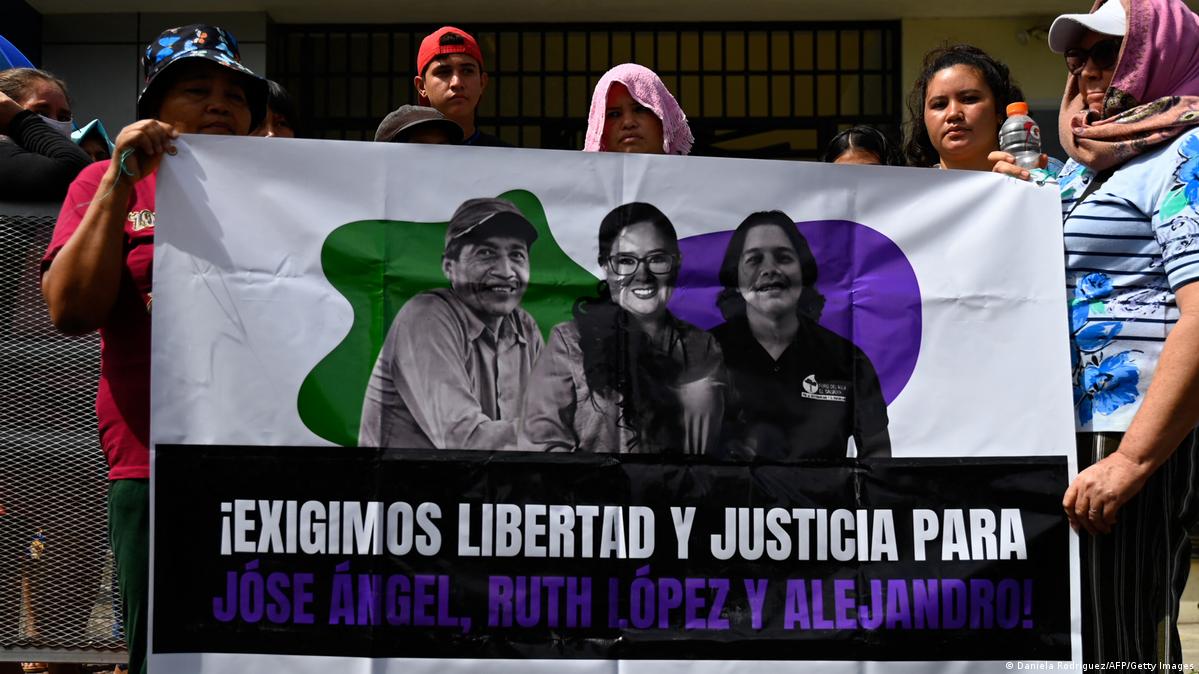 El Salvador acusa penalmente a abogada detenida Ruth López