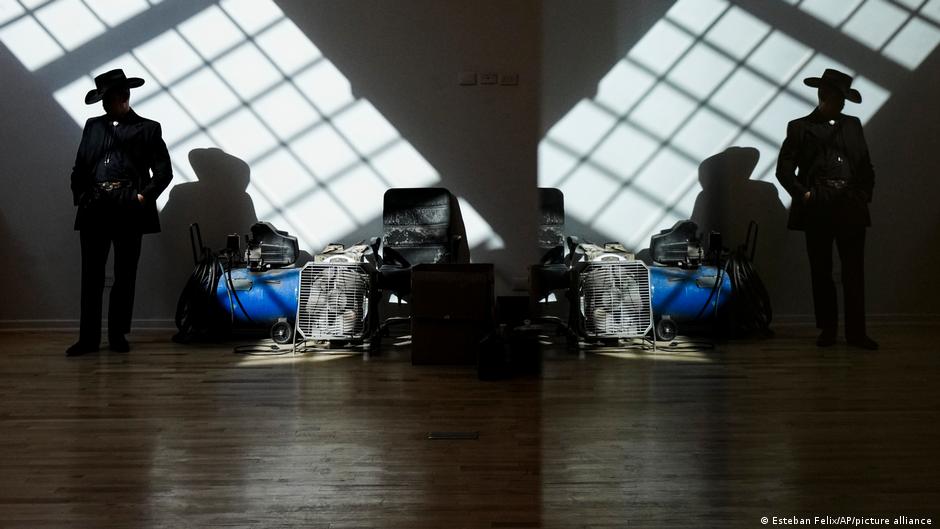 From bowler to top hats: Chile's most iconic hat store – DW – 06/07/2025