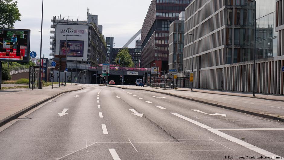 Cologne: Unexploded World War II bombs successfully defused – DW – 06 ...