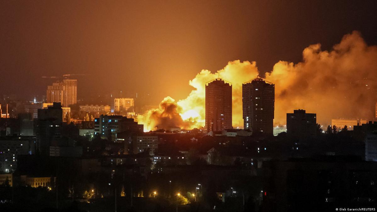 Rusia ataca a Kiev con una fuerte oleada de misiles y drones – DW – 06 ...