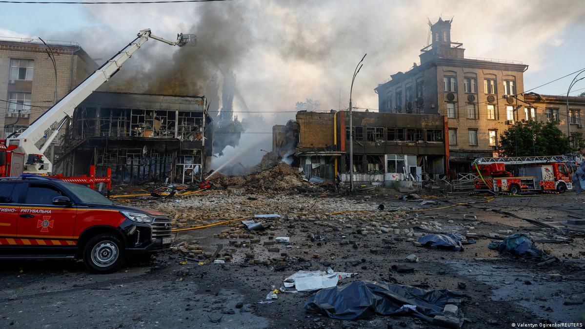 Ukraine: 'Decisive' pressure needed after Russia pounds Kyiv