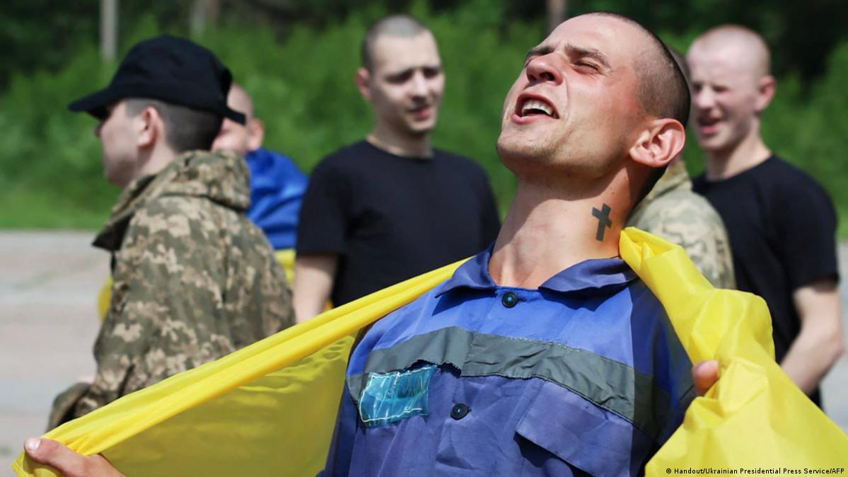 Ukraine, Russia begin complex POW exchange