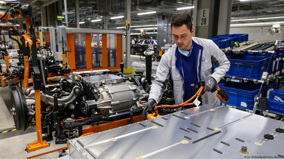 EU to fast-track review of 2035 fuel engine phase-out