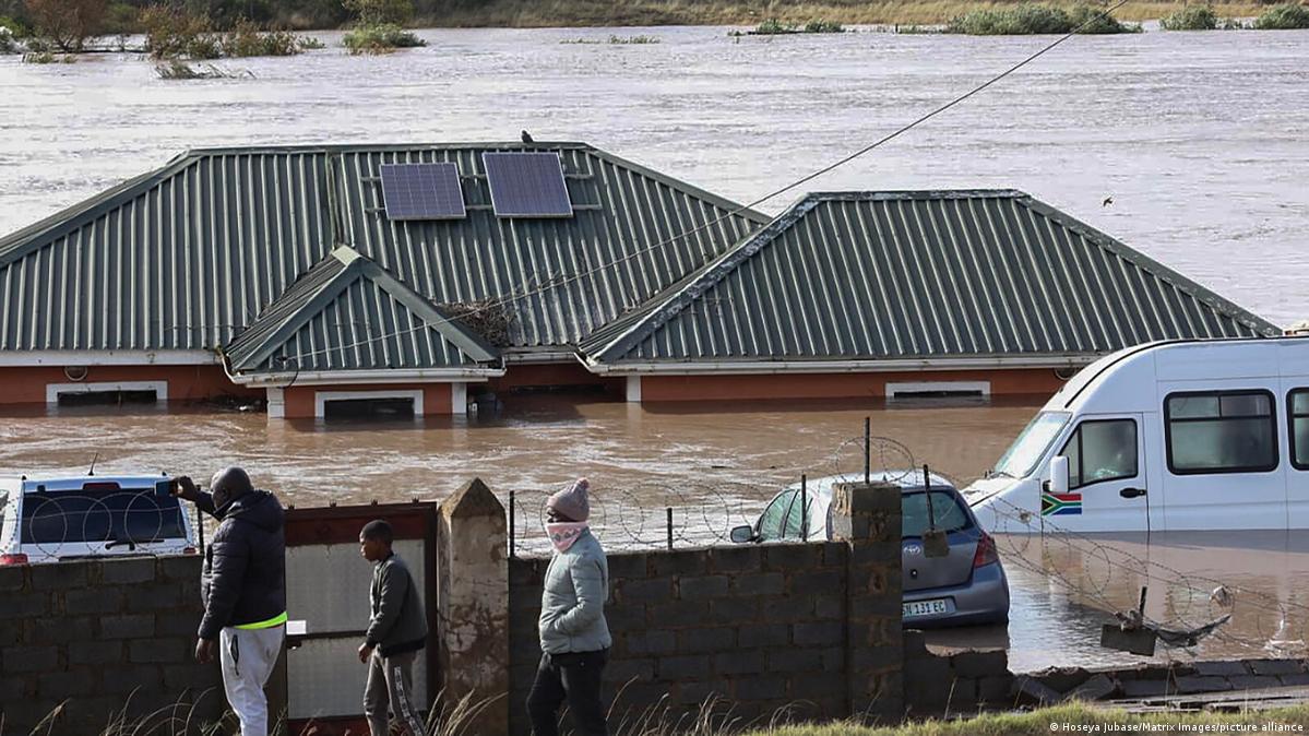 South Africa winter storm leaves over 40 dead – DW – 06/11/2025