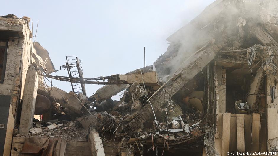 Isra'ila ta kai hare-hare kan cibiyoyin makamashin Iran – DW – 06/13/2025