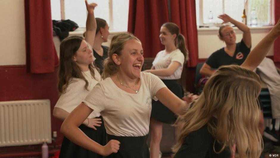 UK's Polish community keeps tradition alive – DW – 06/28/2025