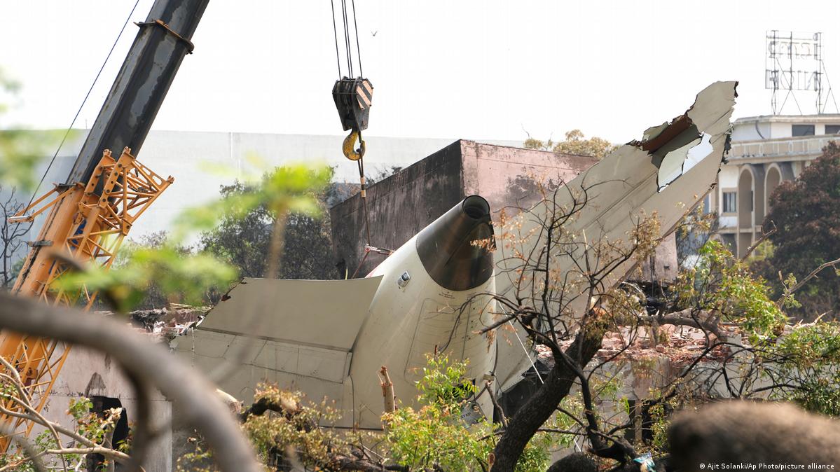 Hallan la segunda caja negra del avión siniestrado en India – DW – 16/06/2025