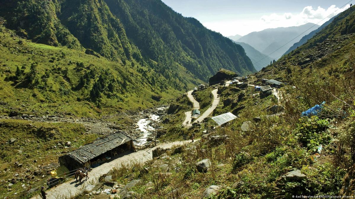 India: Helicopter crash in Uttarakhand kills 7