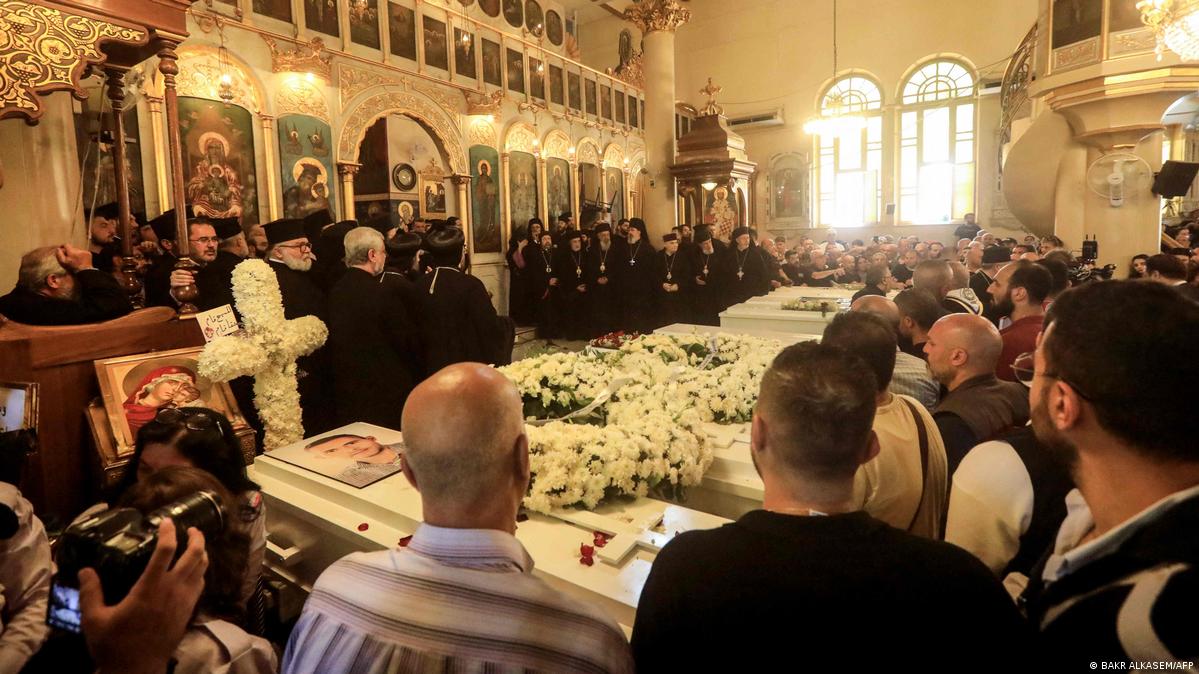 Syria: IS splinter group behind church bombing – DW – 06/24/2025