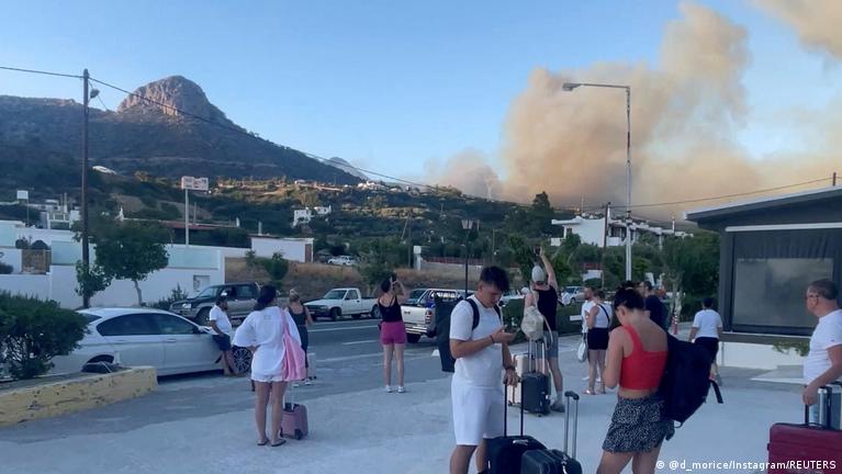 Crete: Wildfire on Greek island prompts evacuations – DW – 07/03/2025
