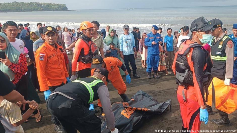 At least five dead after ferry sinks near Bali, Indonesia – DW – 07/03/2025