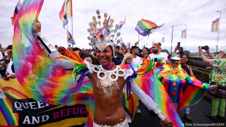 Germany updates: Thousands join Cologne's CSD parade
