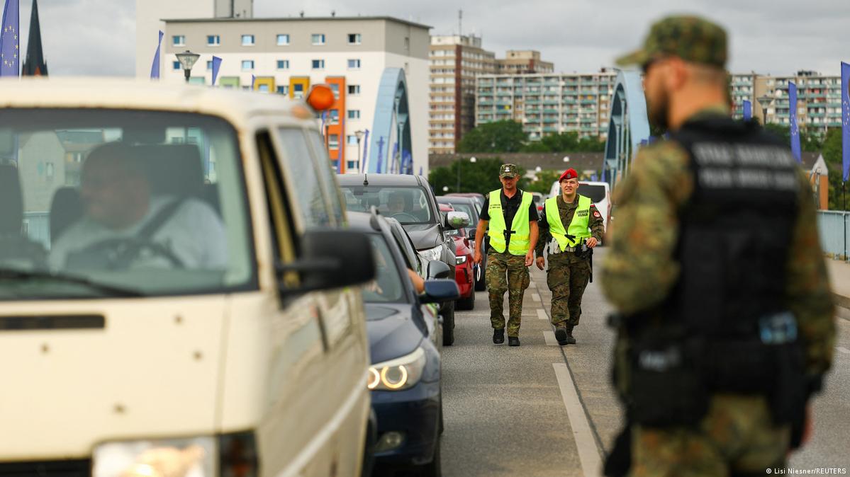 Poland's border checks: Beginning of the end of Schengen?