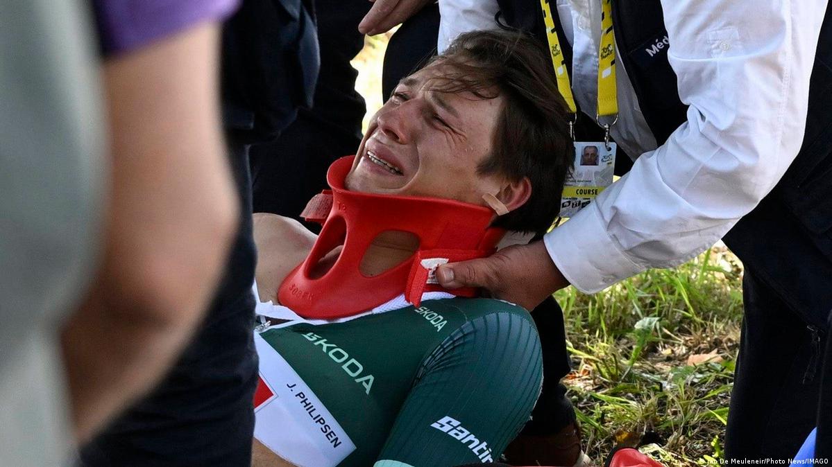 Jasper Philipsen crash a reminder of Tour de France risk – DW – 07/08/2025