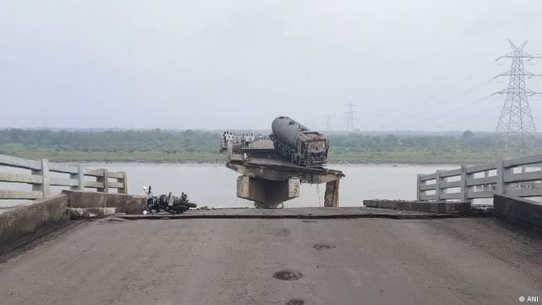 India: At least 10 killed after bridge collapse