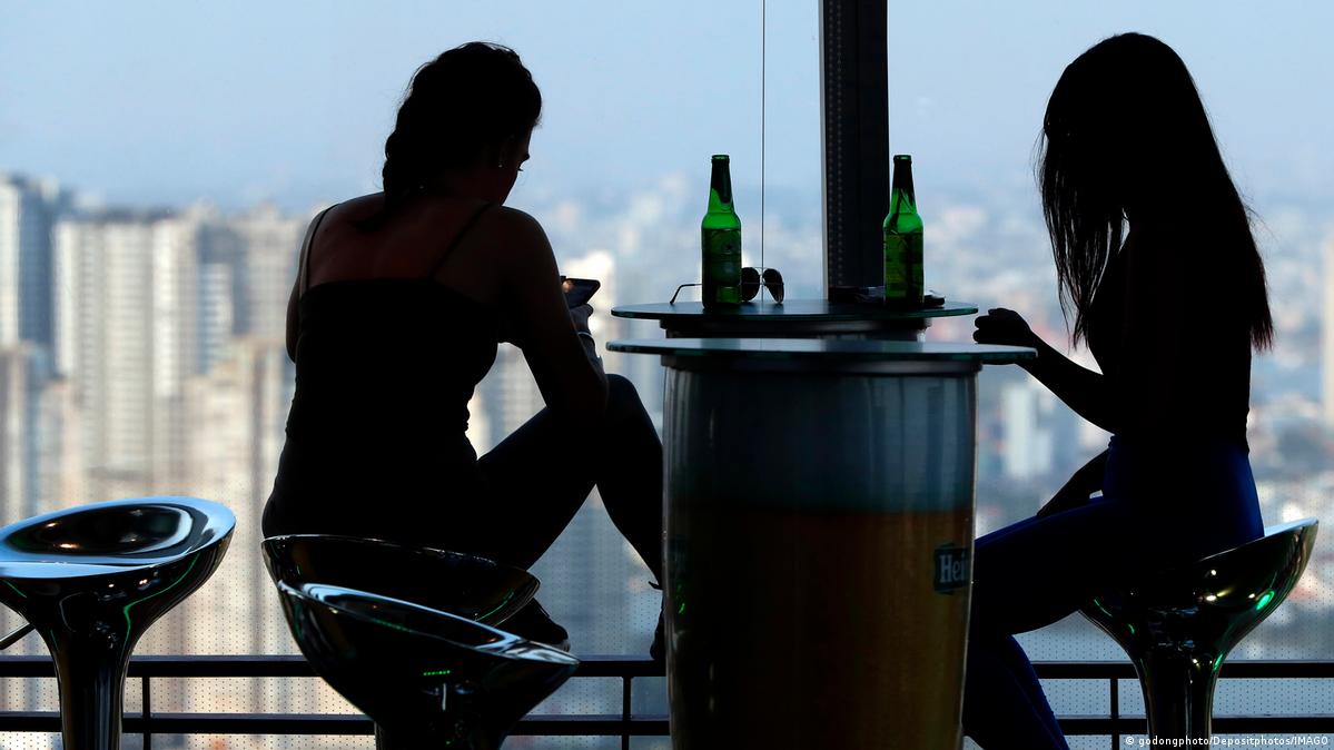 Alkohol. Dlaczego kobiety upijają się szybciej niż mężczyźni – DW – 31. ...