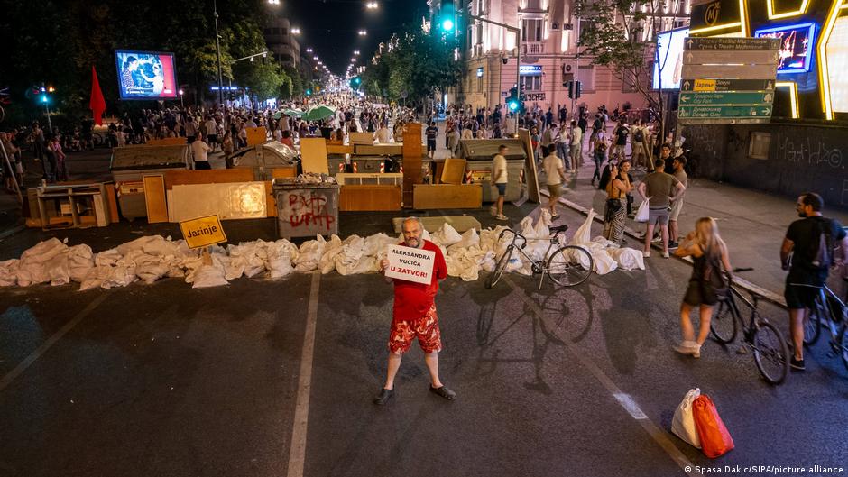 Protesti u Srbiji: Izbori nisu krajnji cilj, nego minimum – DW – 10. 7 ...