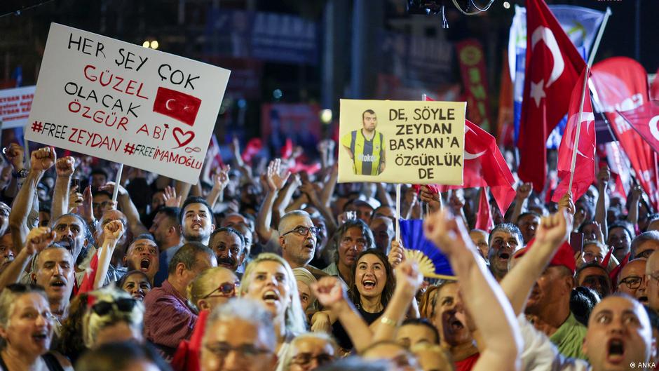 Turkey's opposition party CHP faces widening crackdown – DW – 07/28/2025