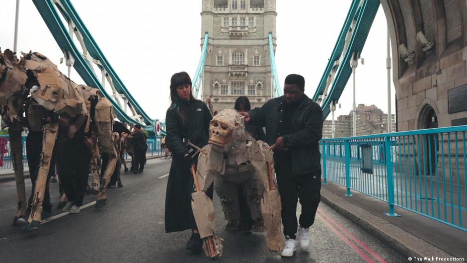 Animal puppets highlight climate threat to biodiversity – DW – 07/12/2025