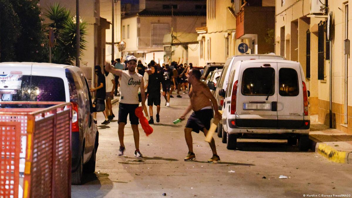 Spain: 5 hurt in anti-migrant violence blamed on far right