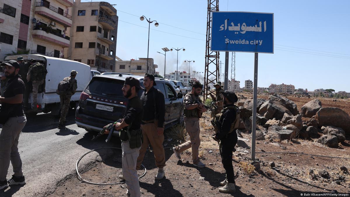 Israel bombardea ciudad drusa siria de Sweida – DW – 15/07/2025