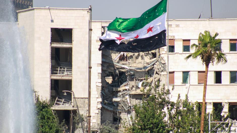 Israel bombs Damascus amid sectarian conflict in Syria – DW – 07/17/2025