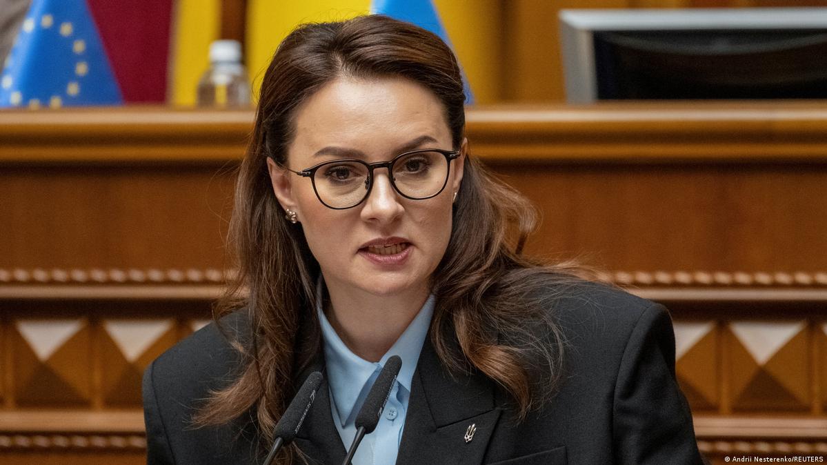 All change or small change? Ukrainian government reshuffle – DW – 07/17 ...