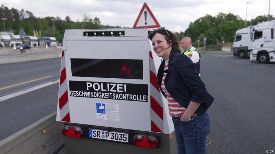 Speed limits on the German Autobahn? Yes, really! – DW – 11/12/2025