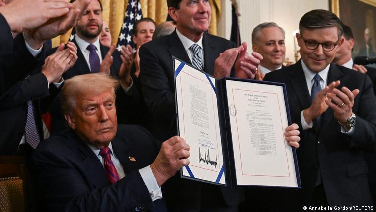 US: Trump signs law paving way for dollar-based stablecoins