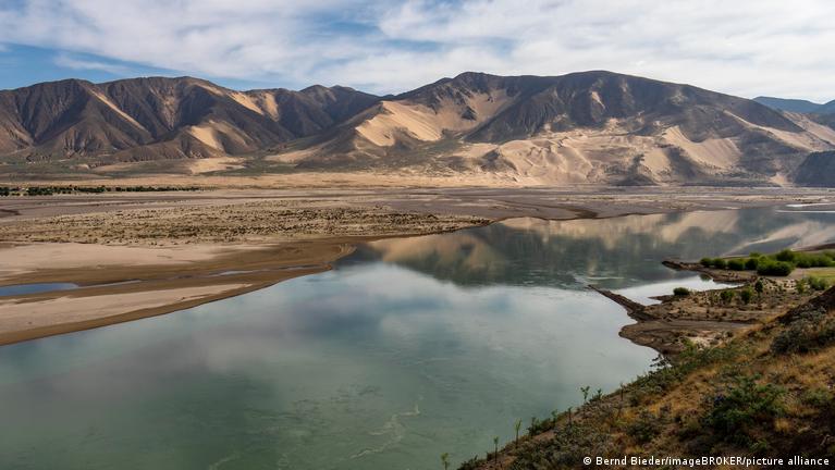 China begins construction on world's largest dam in Tibet – DW – 07/21/2025