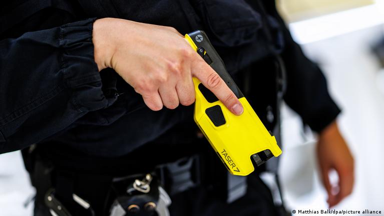Bundespolizei soll flächendeckend Taser bekommen
