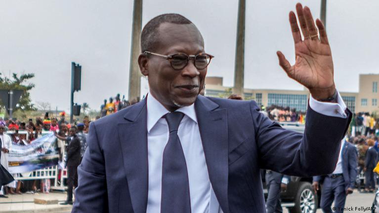 Patrice Talon quitte le pouvoir pour un Sénat qui interroge