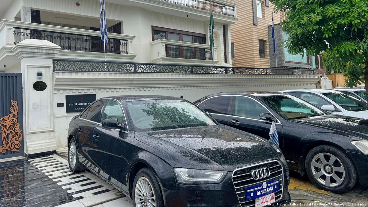 Indian man caught running fake embassy with elaborate setup – DW – 07 ...