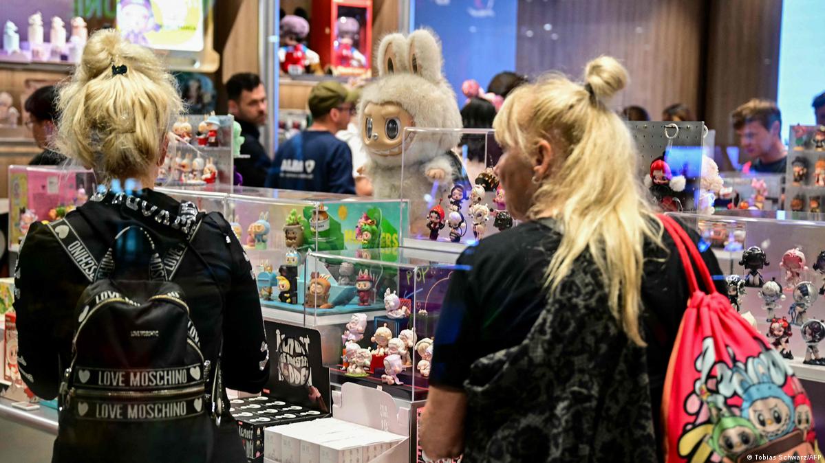 Berlin: Germany's first Labubu toy store opens doors to fans – DW – 07 ...