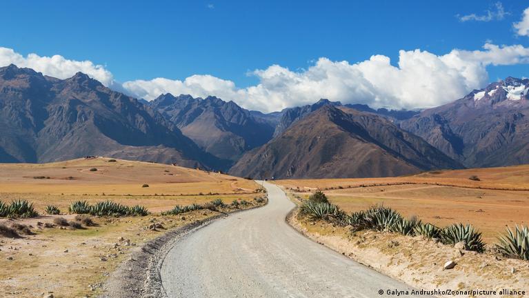 Bus crash in Peru kills at least 15