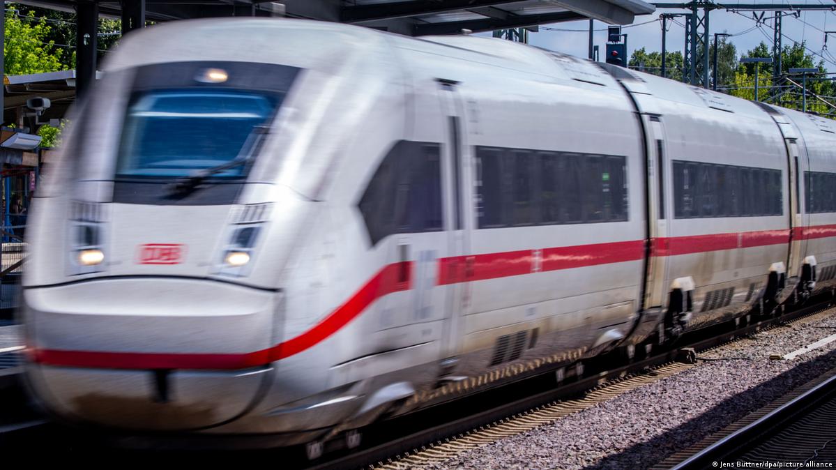 Austria: ICE train passengers stuck for 6 hours in tunnel