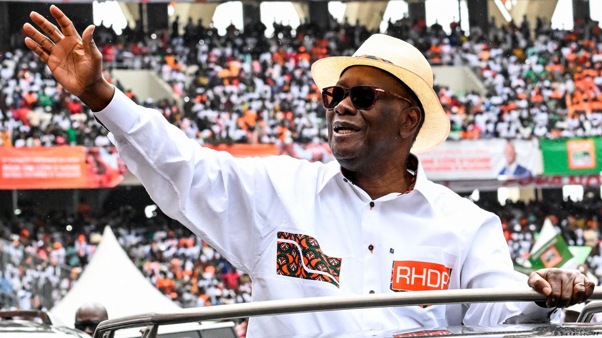 Alassane Ouattara lance sa campagne électorale – DW – 13/10/2025