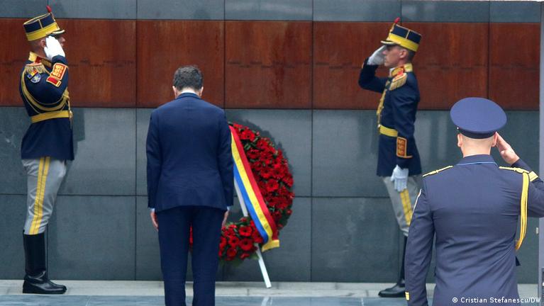 Romania ready to talk about Sinti and Roma genocide – DW – 08/02/2025