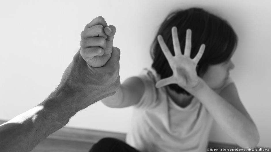 BKA-Statistik: Häusliche Gewalt in Deutschland nimmt zu – DW – 02.08.2025