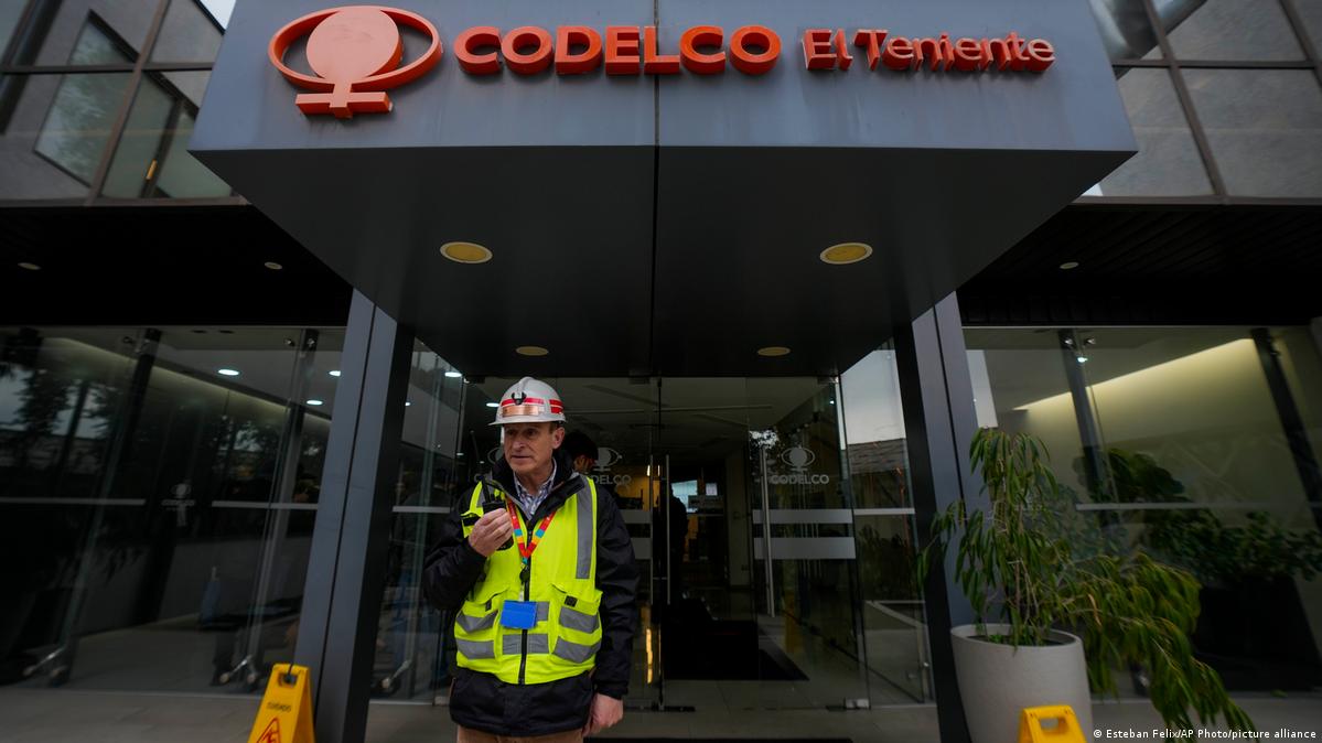 Chile rescuers find remains of 1 trapped El Teniente miner