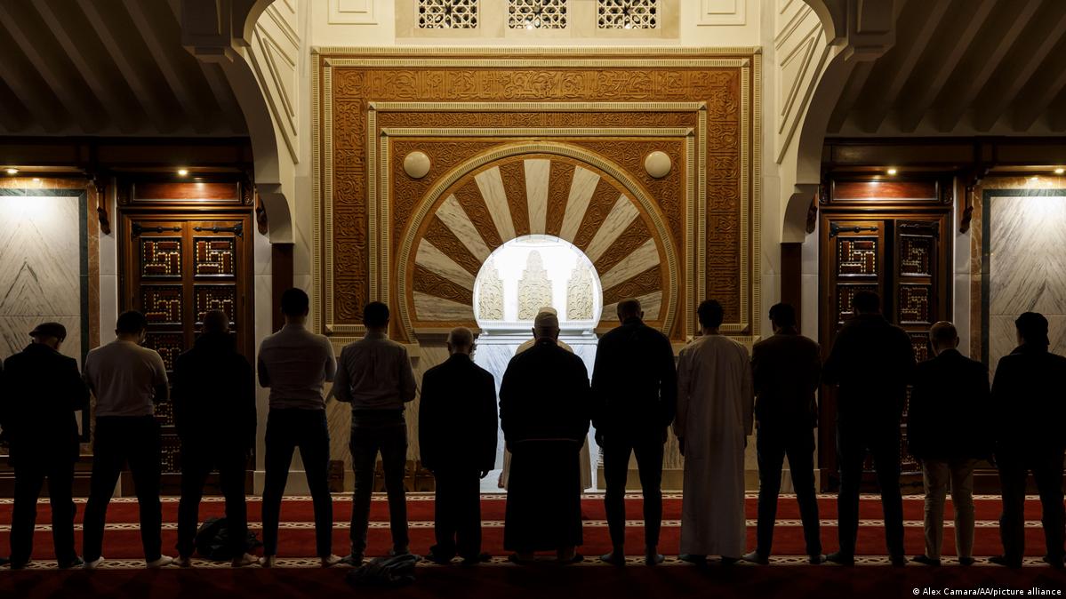 Spain ombudsman probes town's ban on Muslim celebrations