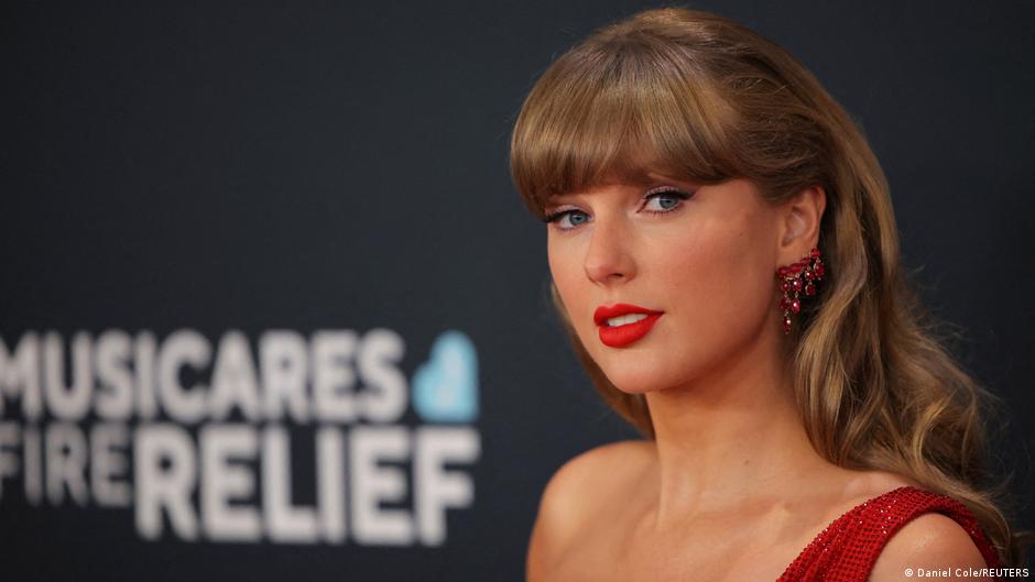 Taylor Swift anuncia nuevo álbum pero mantiene misterio – DW – 12/08/2025